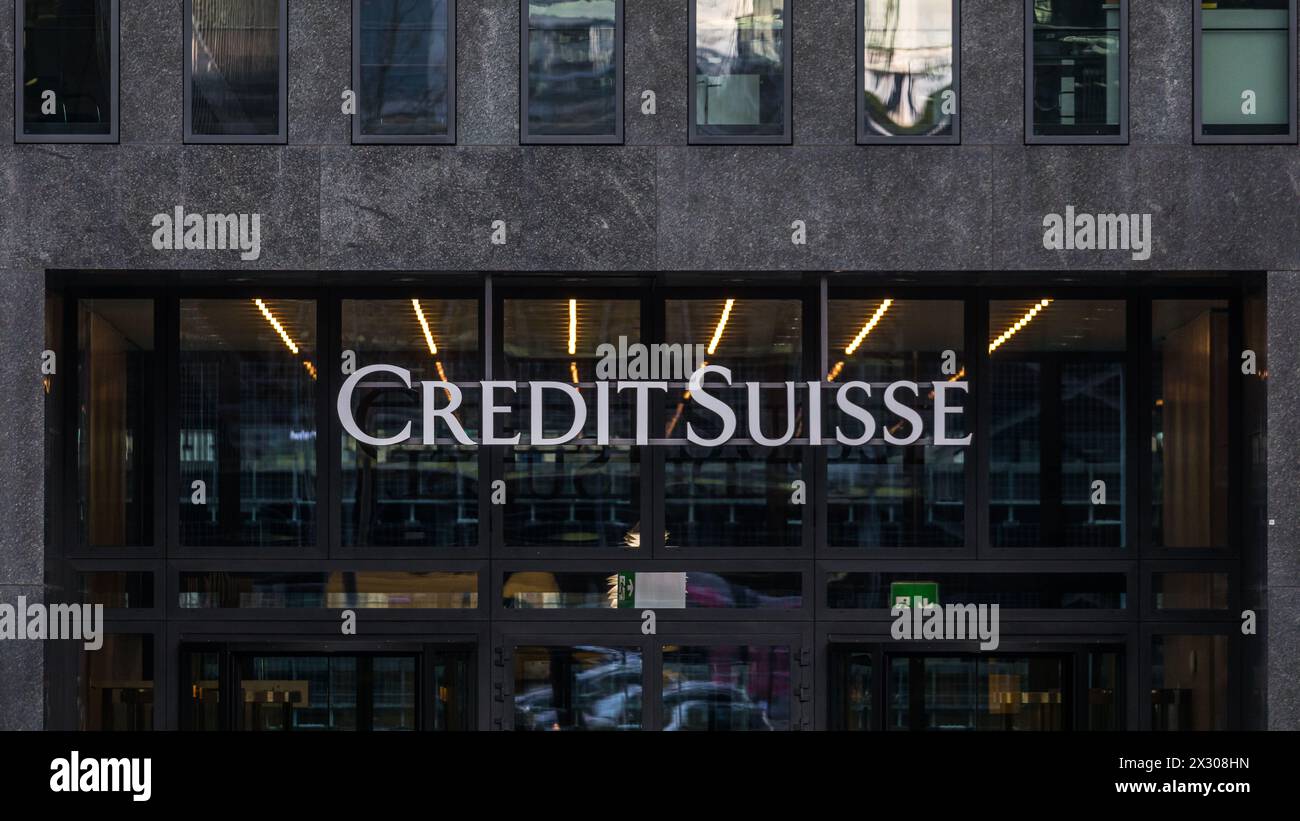 Zürich, Schweiz - 11. Januar 2021: Gebäudefront und Schriftzug der ...