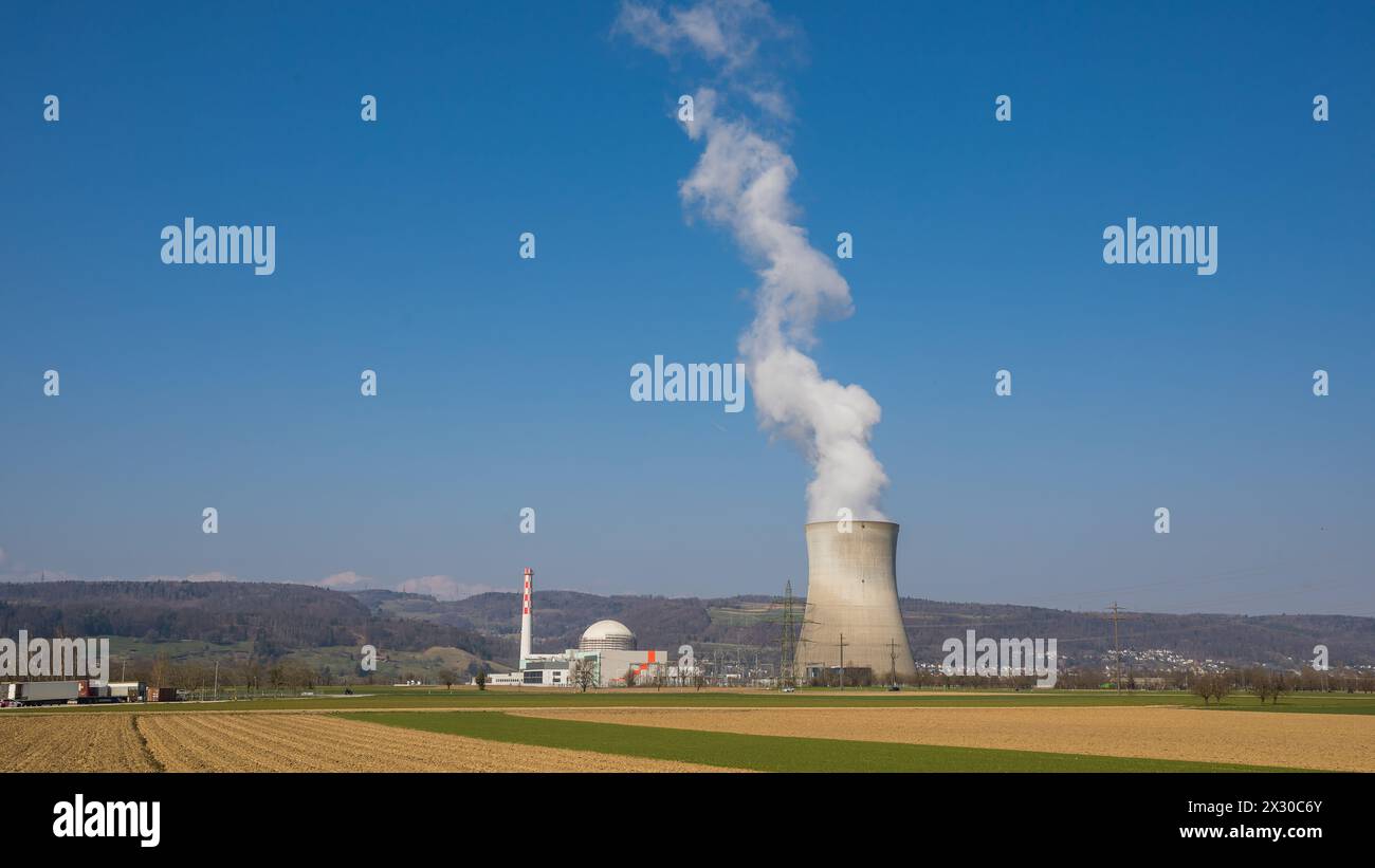 Leibstadt, Schweiz - 20. März 2022: Das AKW Leibstadt unmittelbar an ...
