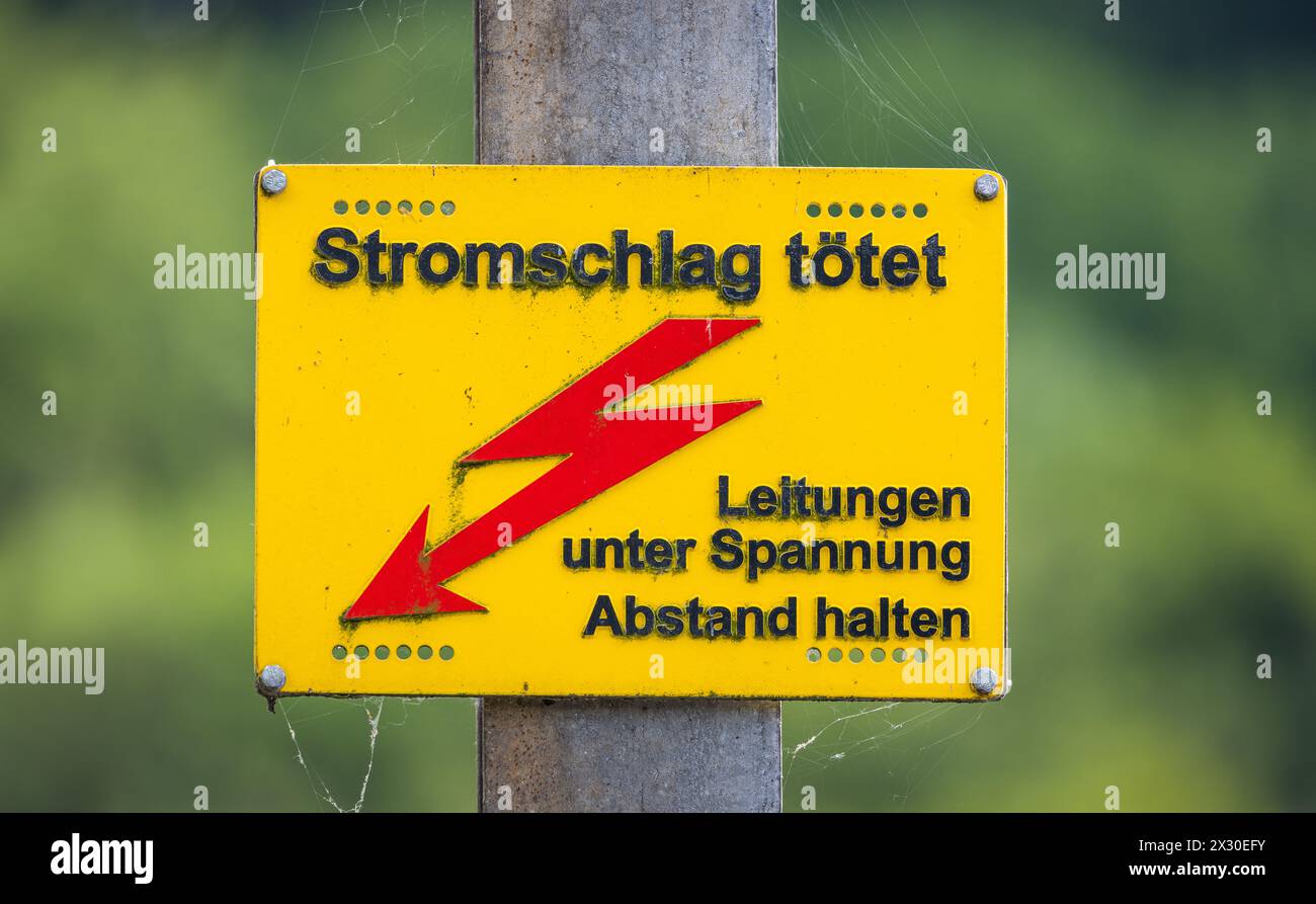 Gelbes farbfoto hi-res stock photography and images - Alamy