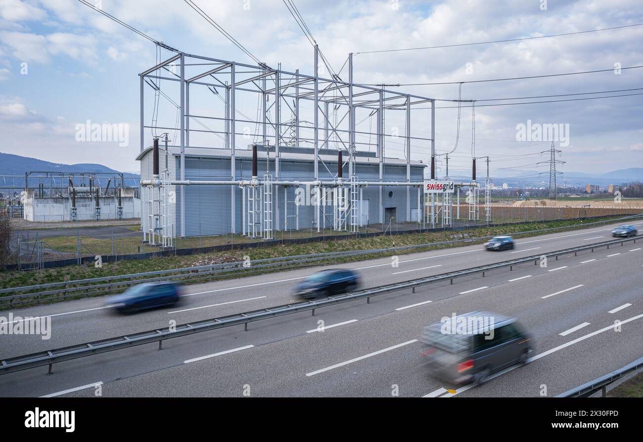 Das Unterwerk Kaiseraugst von Swissgrid direkt an der Autobahn A3 ...