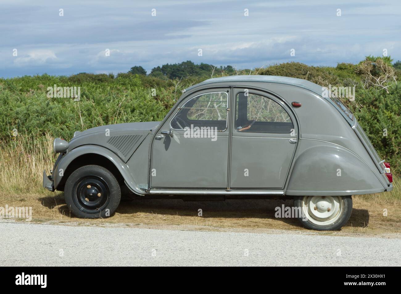 Citroen 2CV grey in good condition Stock Photo - Alamy