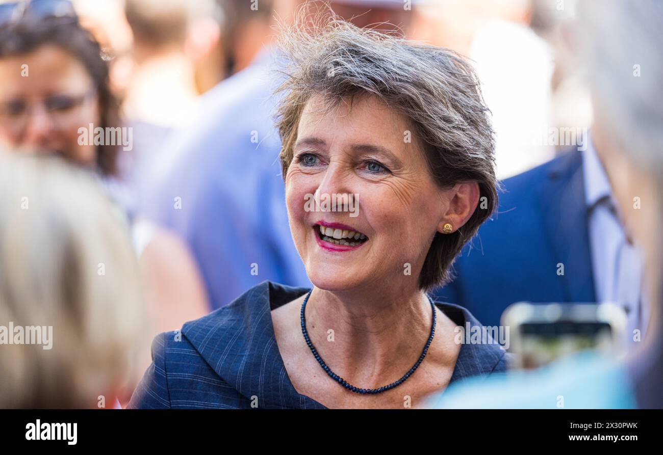 Die Schweizer Bundesrätin Simonetta Sommaruga lacht während des ...