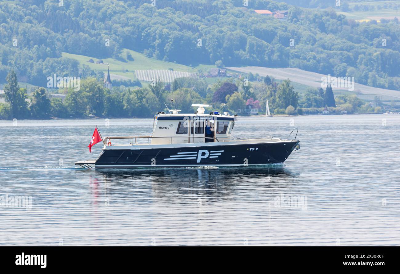Ein Boot der Kantonspolizei Thurgau fährt auf dem Bodensee patrouillie ...