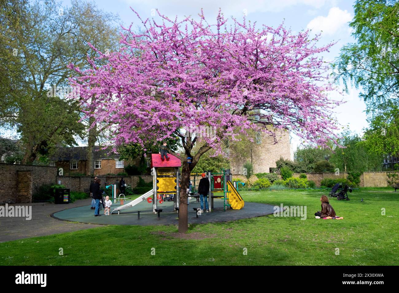 Playground children uk hi-res stock photography and images - Alamy