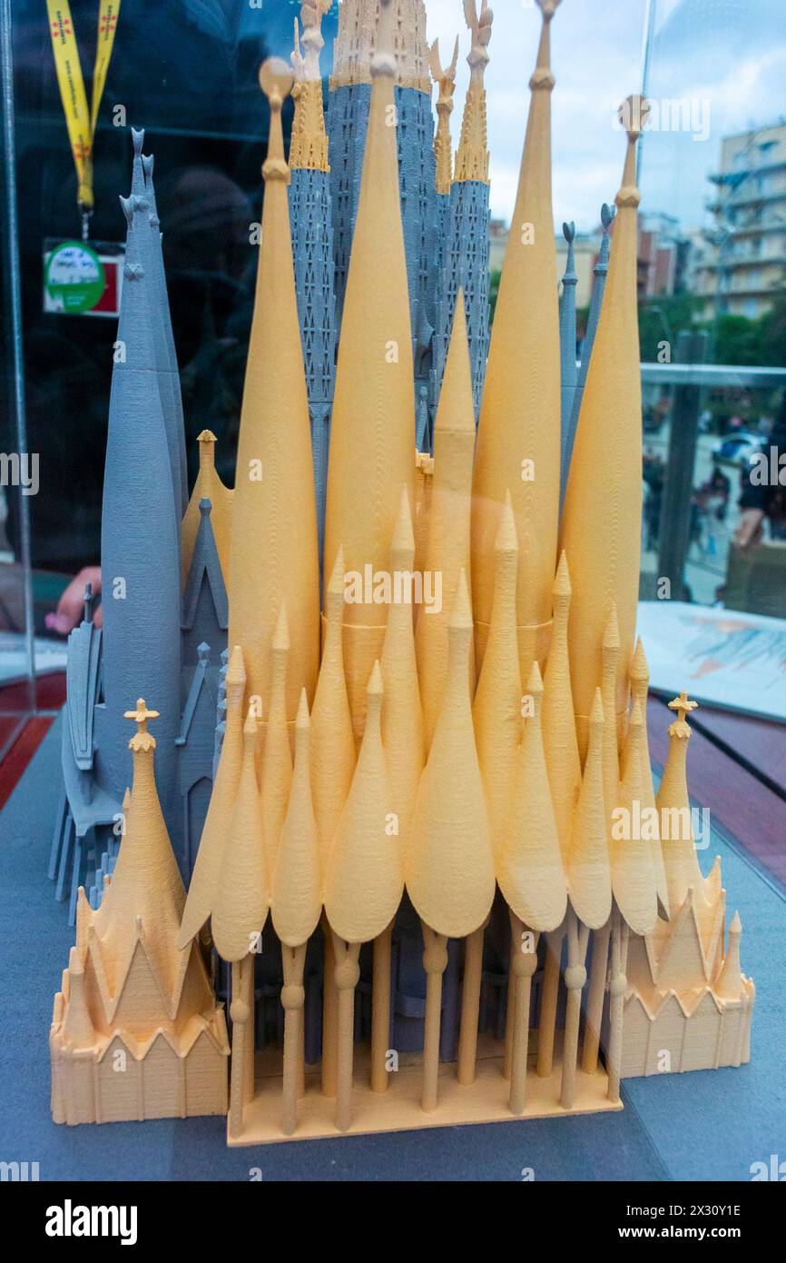 Barcelona, Spain, barcelone sagrada familia , Cathedral, Architectural ...