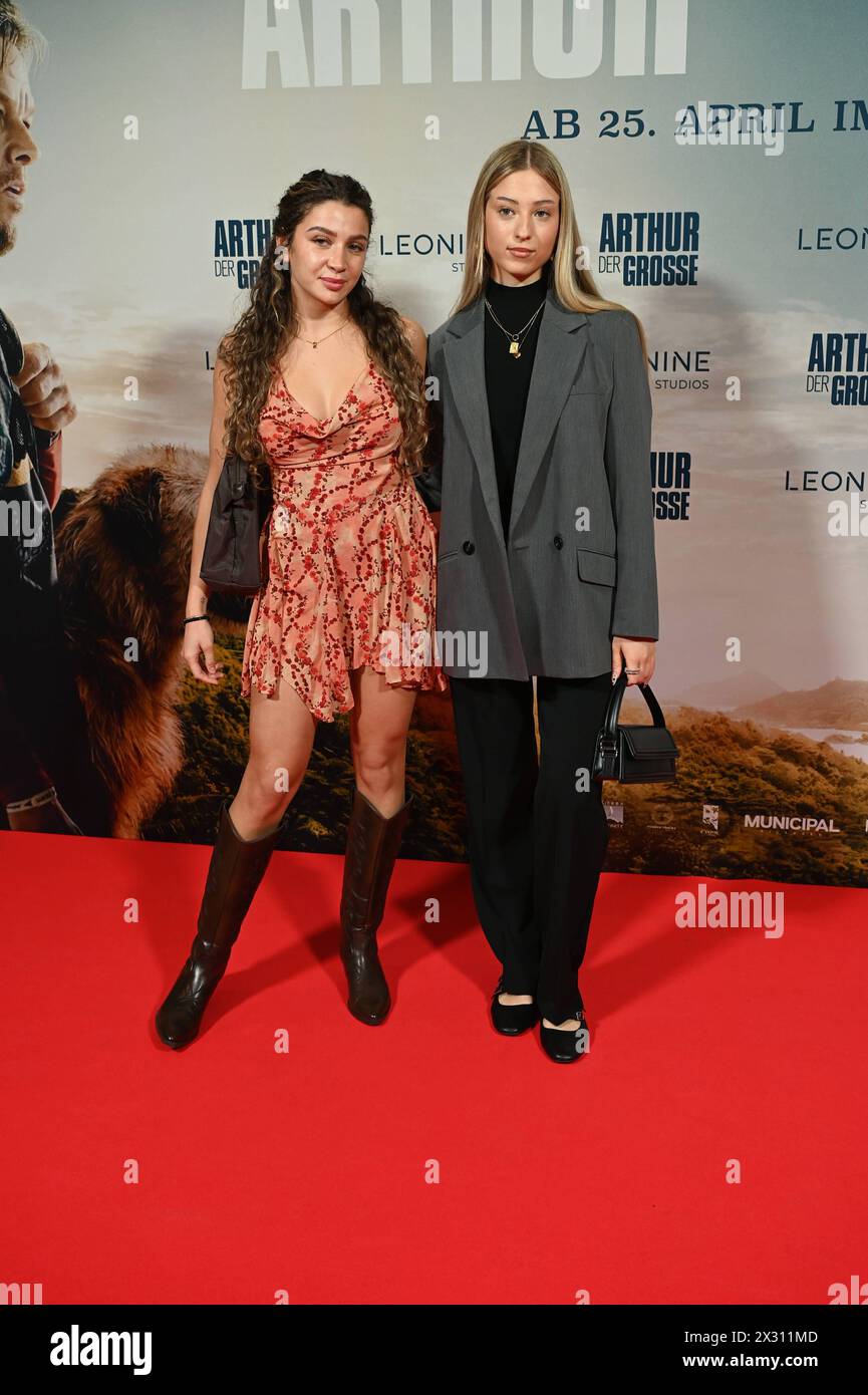 Jessica Steiner und Joana Salamone , l-r, kommt zum Charity Screening ...