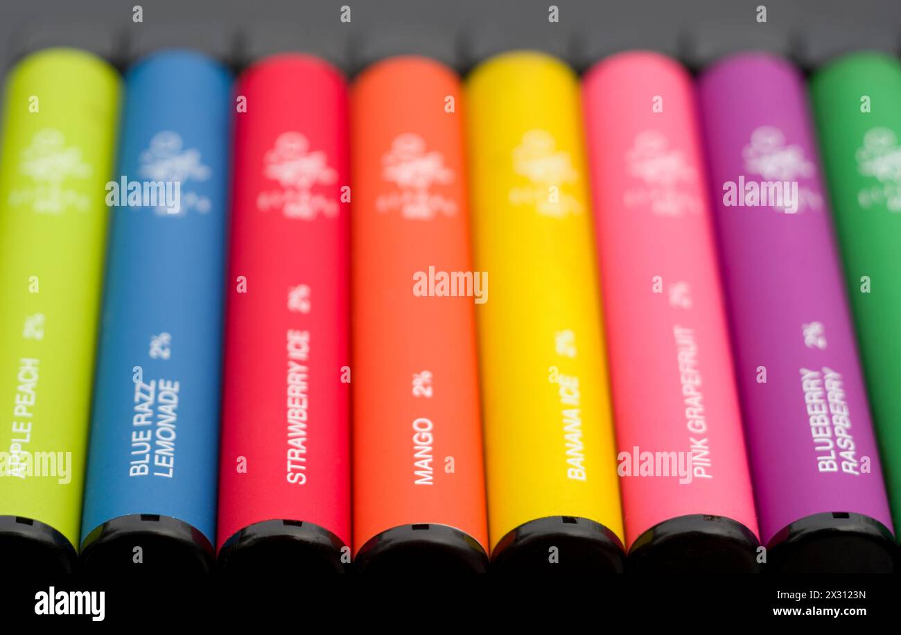 E cigarettes vapes hi-res stock photography and images - Alamy