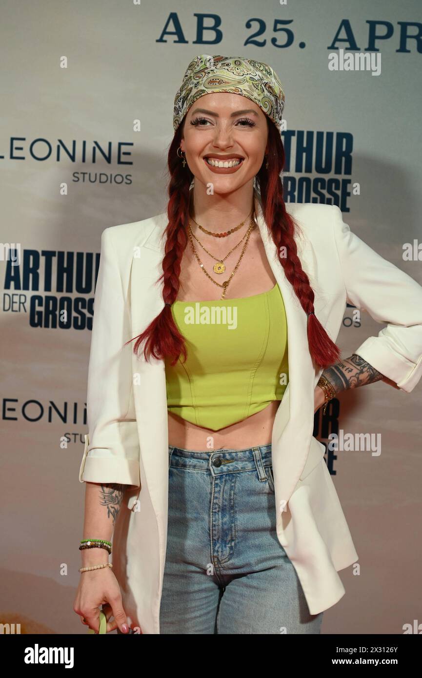 Schauspielerin Aline Jost kommt zum Charity Screening des ...