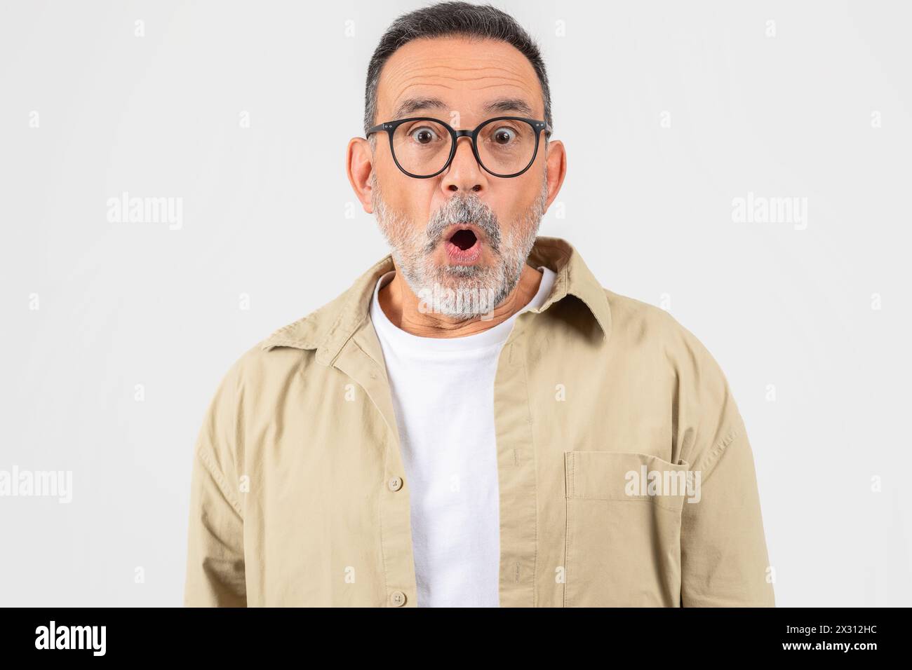 Man looking surprised something hi-res stock photography and images - Alamy