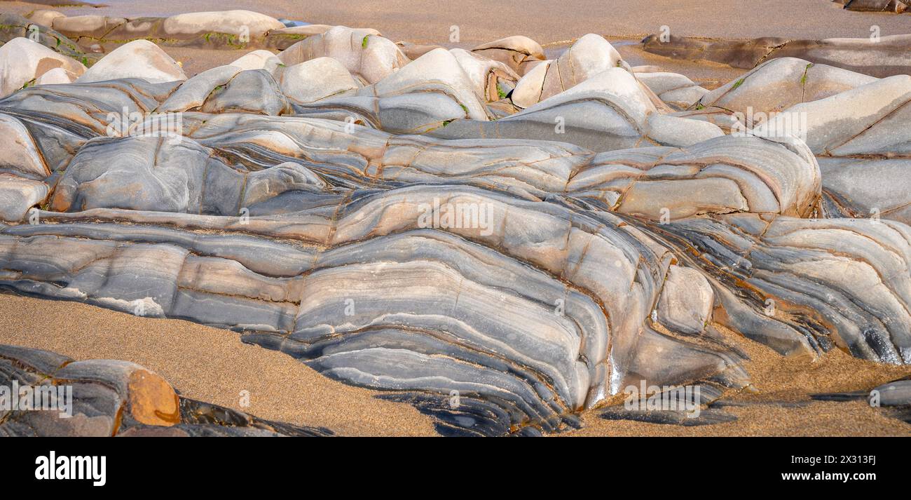 Fantastic sandstone rock formations on Bude beach, with amazing ...