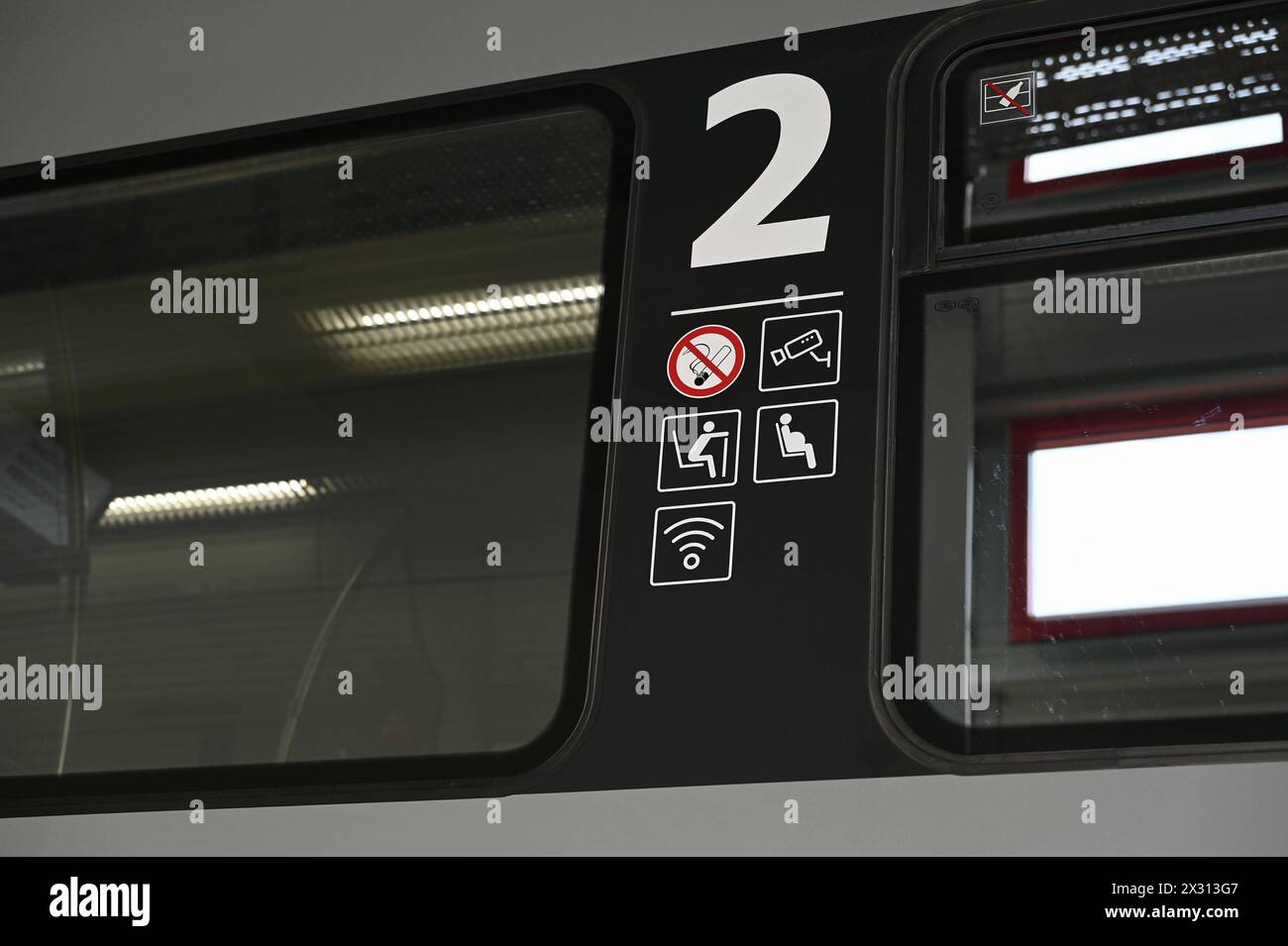 Eine S Bahn Serie ET 424 bei der Vorstellung der neuen S-Bahnen von go ...