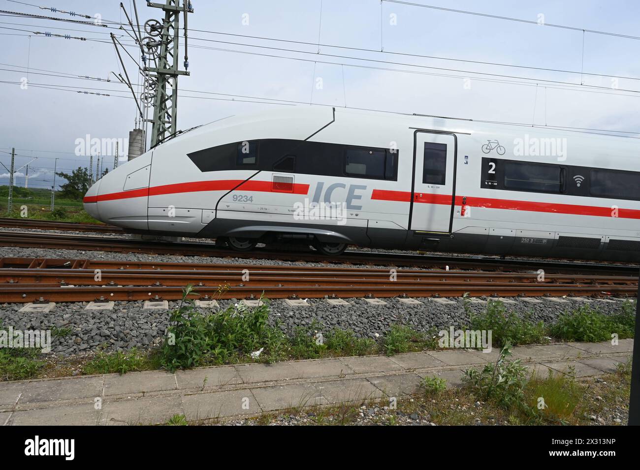 ICE Triebwagen der DB Deutsche Bahn *** DB Deutsche Bahn ICE railcar ...