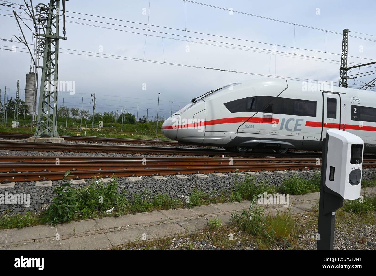 ICE Triebwagen der DB Deutsche Bahn *** DB Deutsche Bahn ICE railcar ...