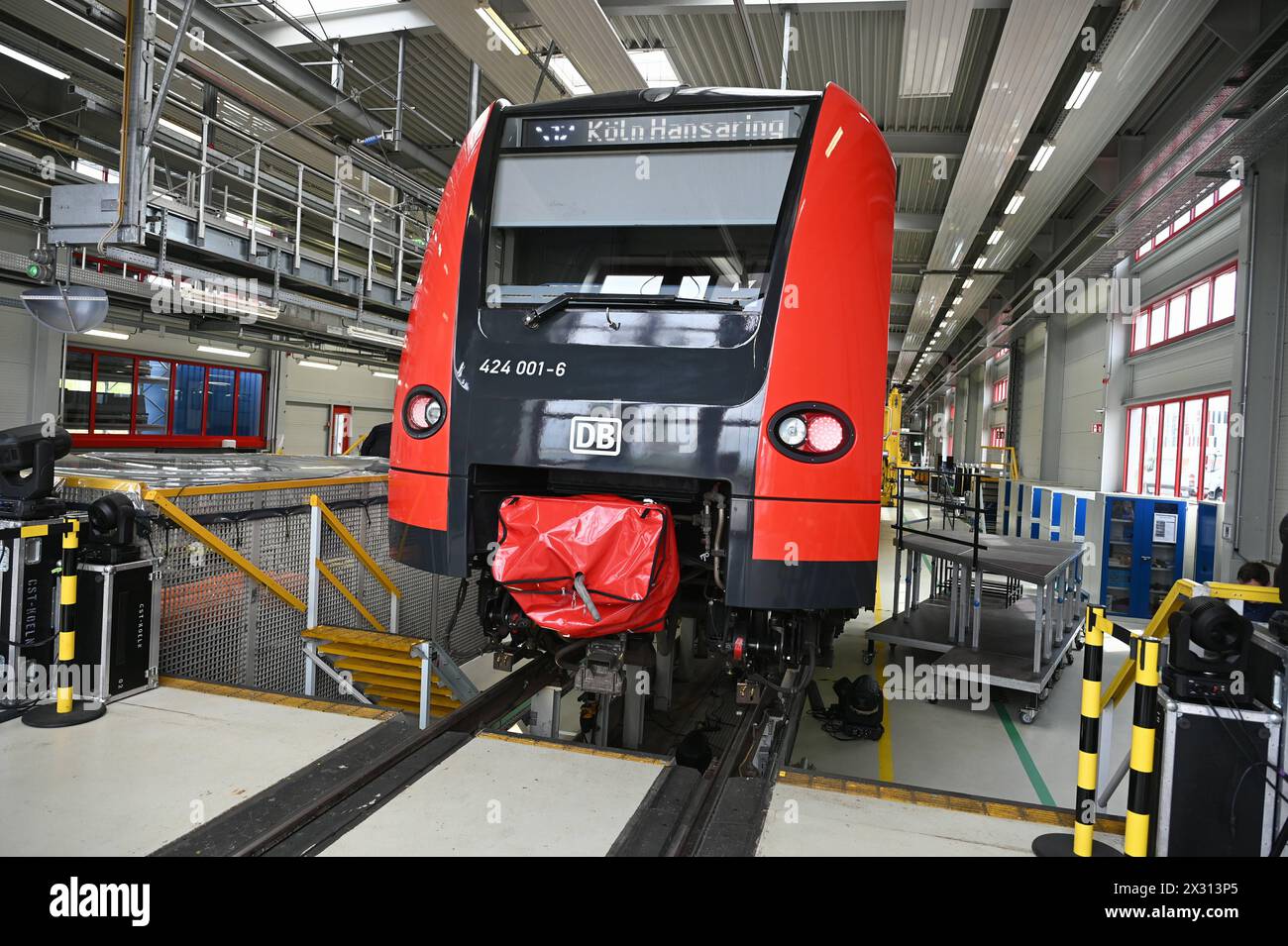 Eine S Bahn Serie ET 424 bei der Vorstellung der neuen S-Bahnen von go ...