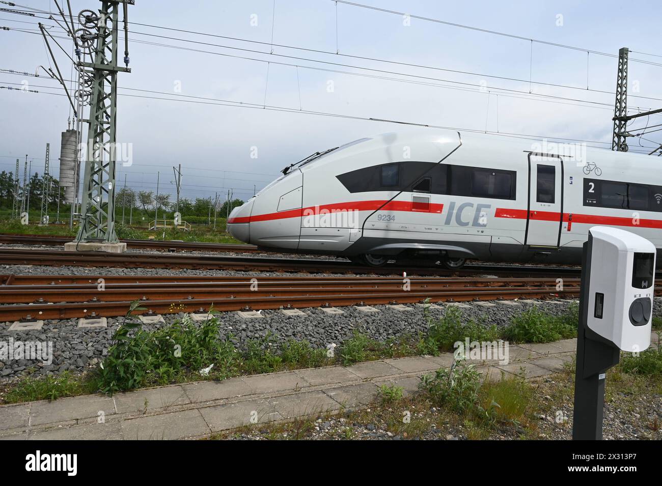 ICE Triebwagen der DB Deutsche Bahn *** DB Deutsche Bahn ICE railcar ...