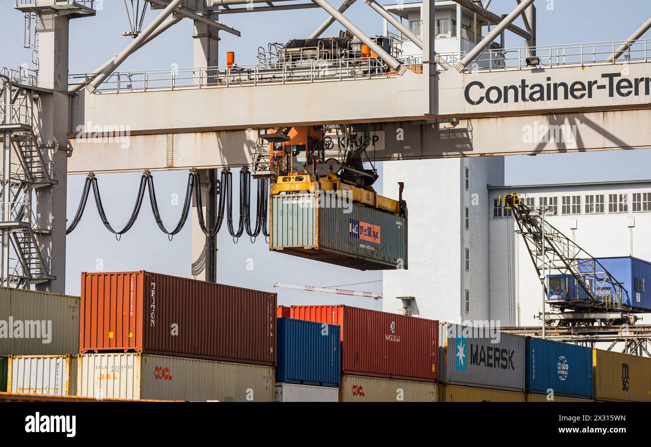 Beschäftigung z hi-res stock photography and images - Alamy