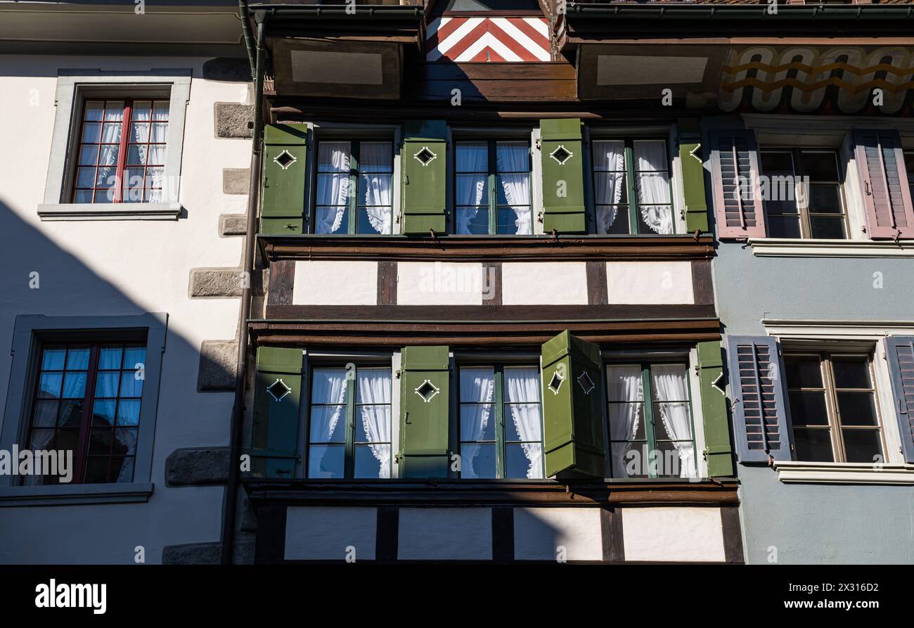 Mittelalterliche Hausfassade in der unteren Zuger Altstadt. (Zug, Schweiz, 18.04.2022 Stock ...
