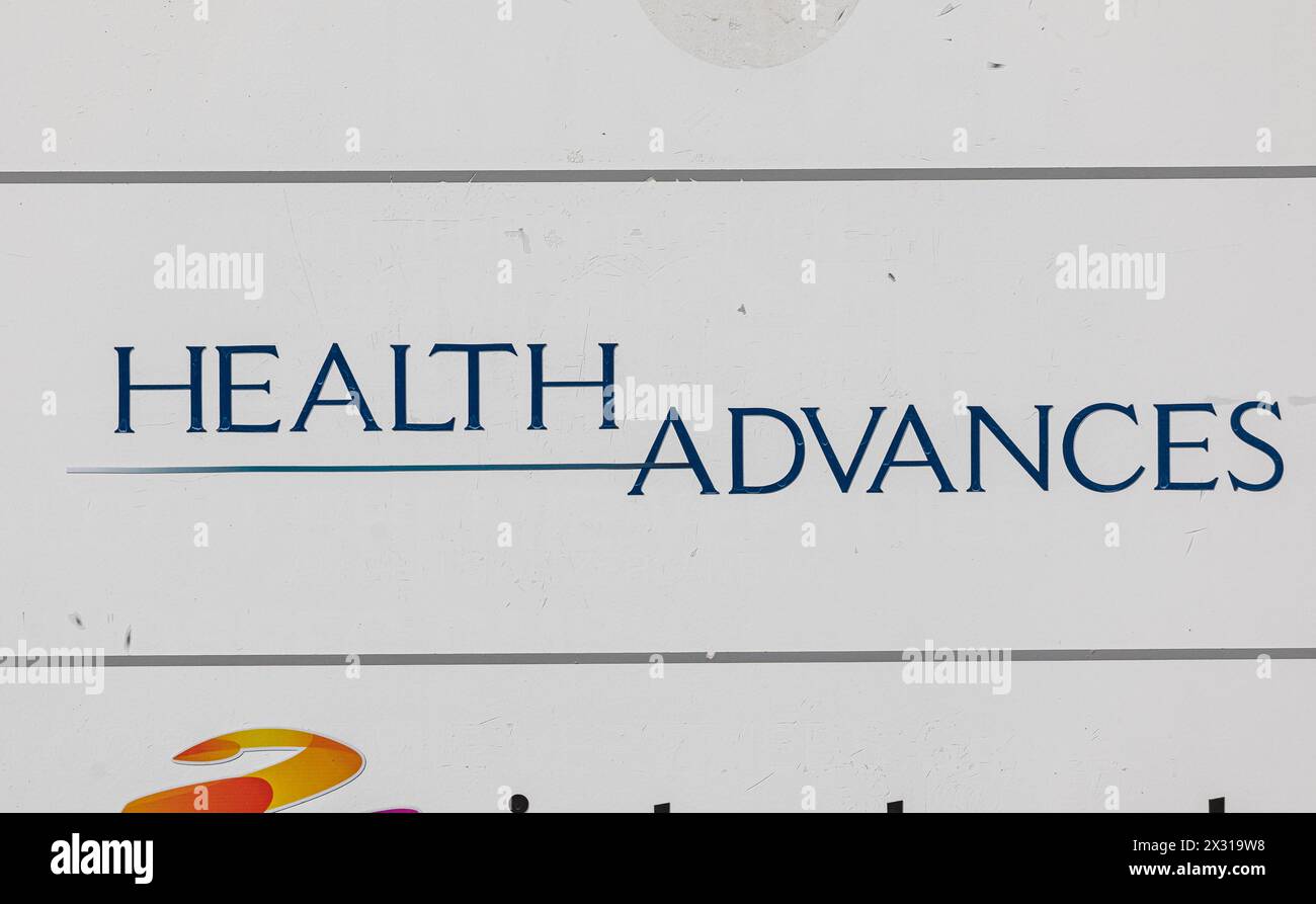 Logo der Firma Health Advances beim Firmensitz in Zug. (Zug, Schweiz ...