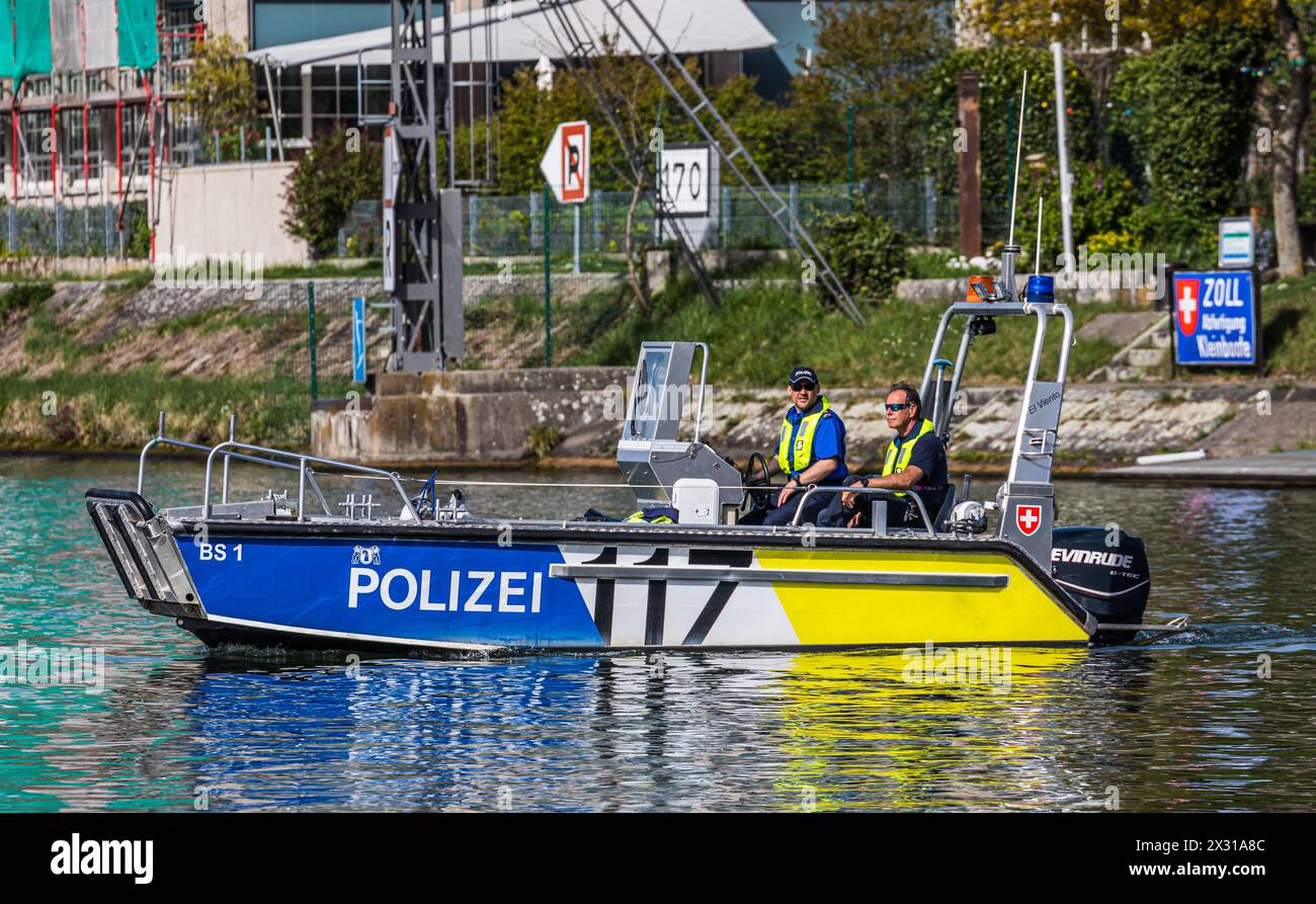 Ein Polizeiboot der Kantonspolizei Basel-Stadt patroulliert bei den Schweizer Rheinhäfen. (Basel ...
