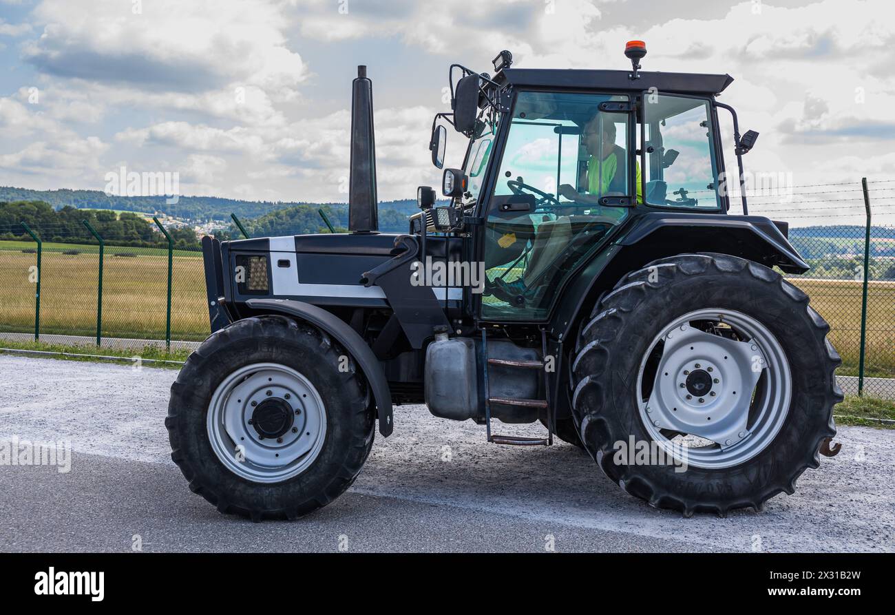 Deutz dx 4 51 hi-res stock photography and images - Alamy