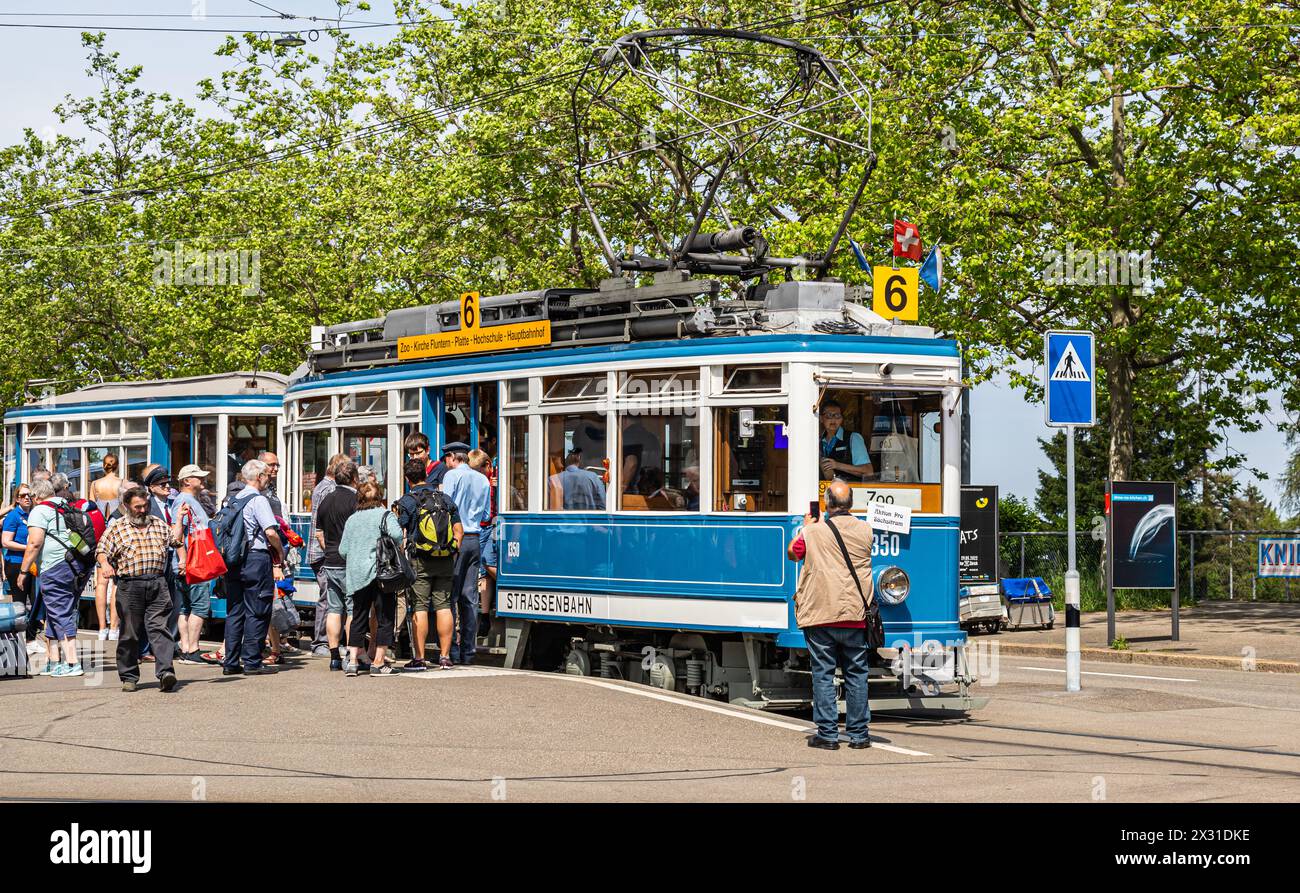 Im Jahr 1930 wurde das Tram StStZ Ce 4/4 321 an die Städtische ...