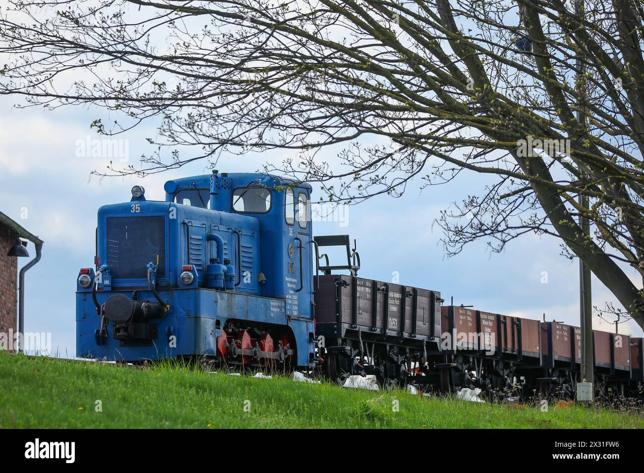 Hettstedt, Germany. 18th Apr, 2024. A Mansfelder Bergwerksbahn diesel ...