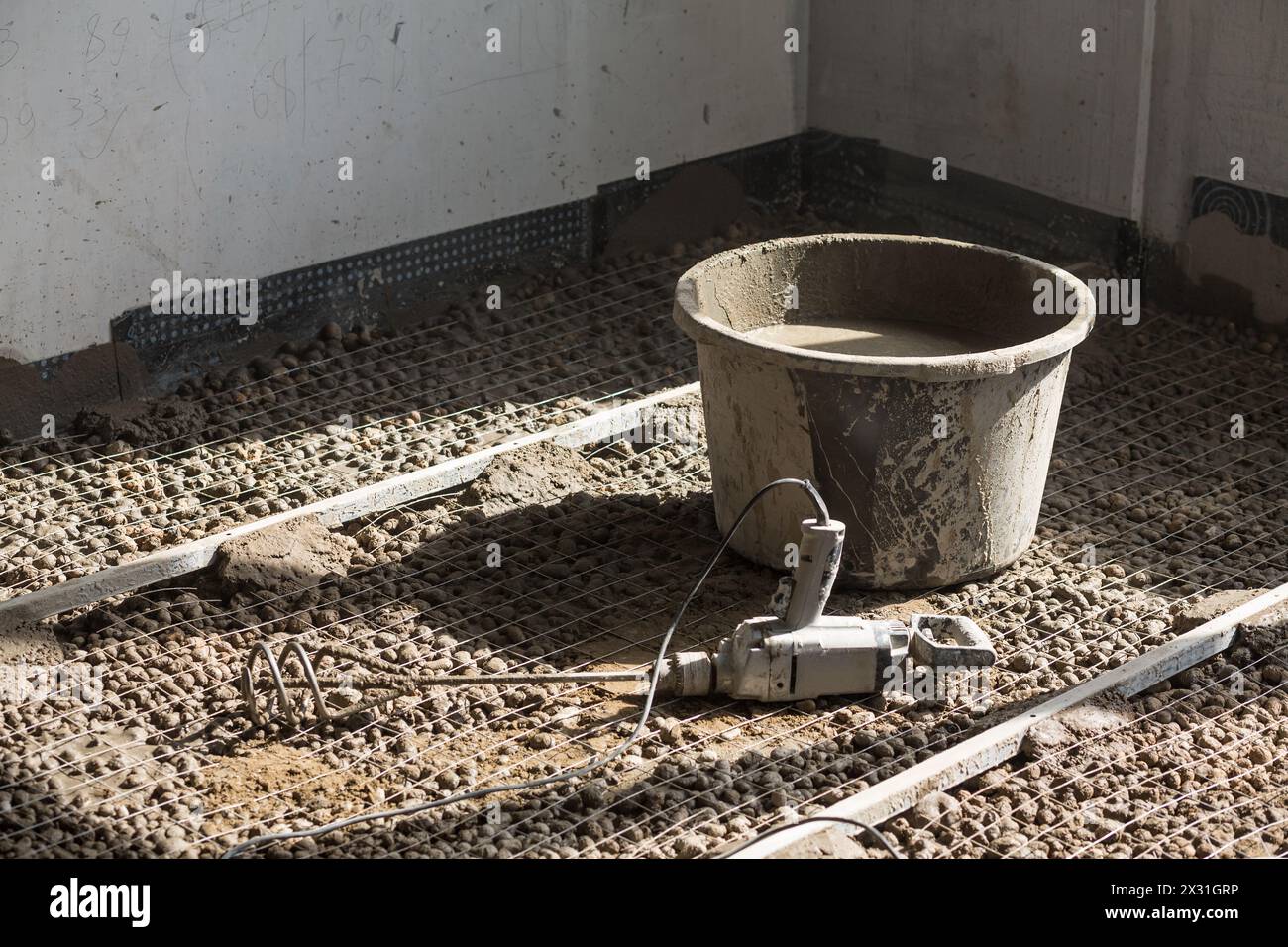 Expanded clay aggregate bucket hi-res stock photography and images - Alamy