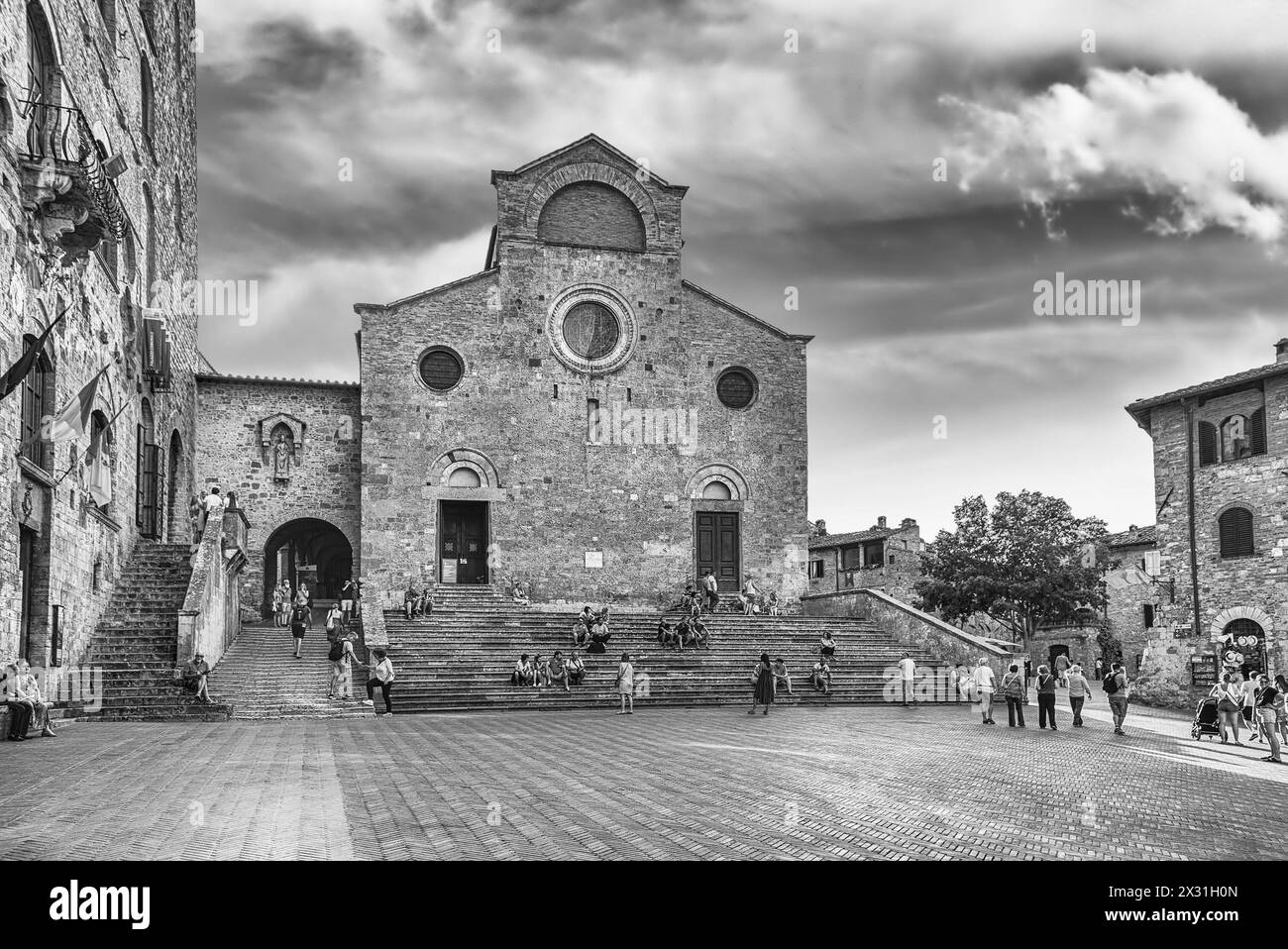 SAN GIMIGNANO, ITALY - JUNE 21: View of the Collegiate Church of Santa ...