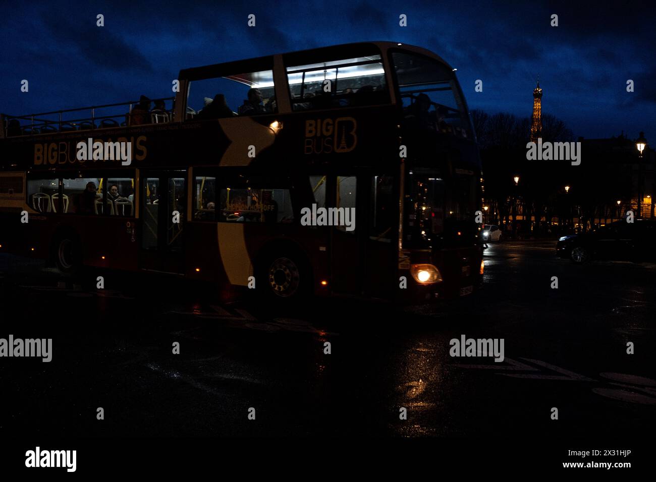 Big Bus for tourists on the esplanade des Invalides at nightfall with ...