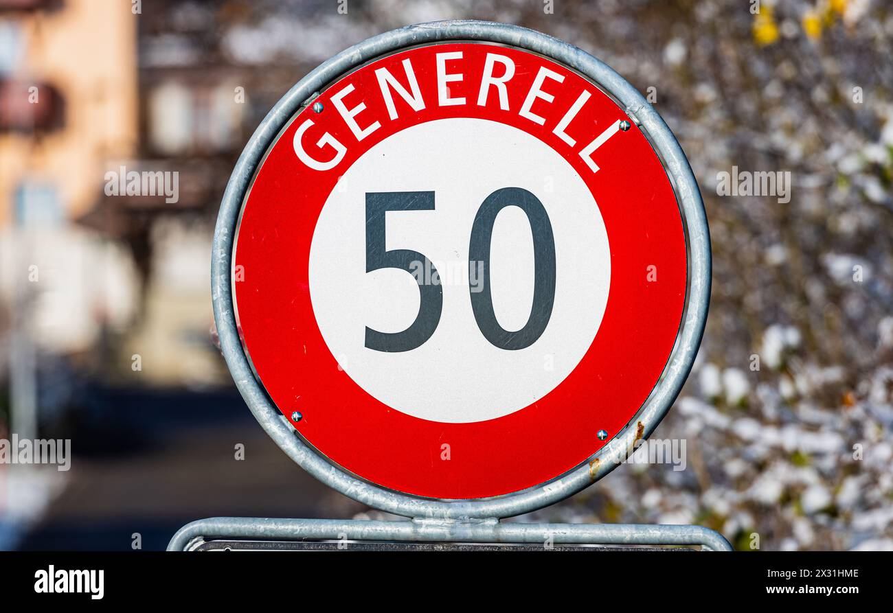 Ein Schild besagt, dass ab Ortseingang die generelle innerorts ...