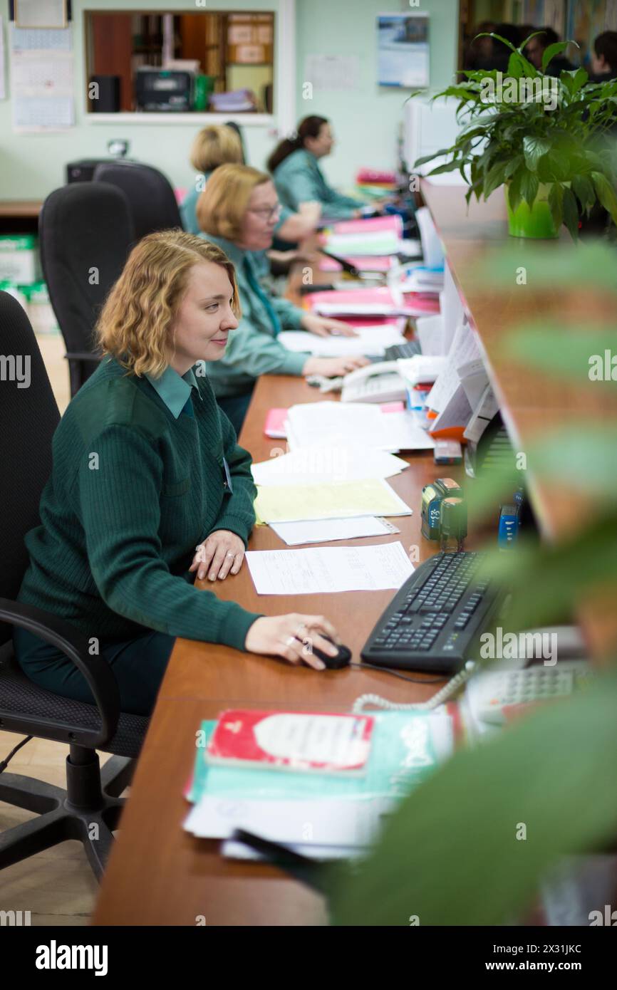 Women in uniform hi-res stock photography and images - Alamy