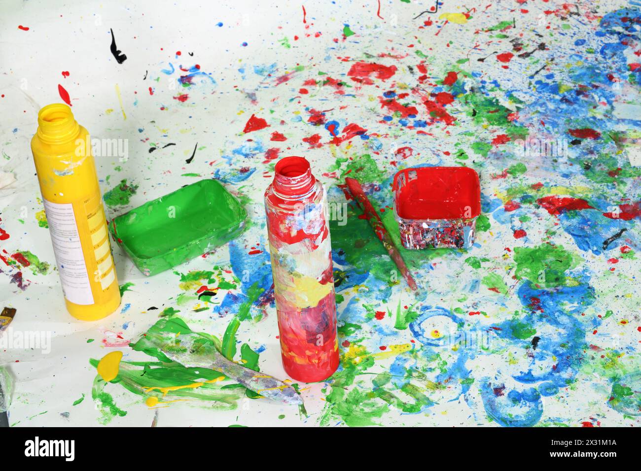 Paint on a studio floor hi-res stock photography and images - Alamy