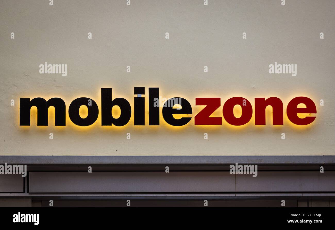 Emblem der Firma MobileZone in der Schaffhauser Altstadt. (Schaffhausen ...