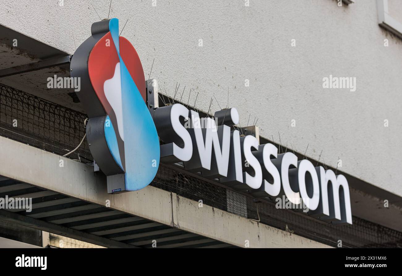 Logo des Telekomanbieter Swisscom unmittelbar beim Bahnhof Schaffhausen ...