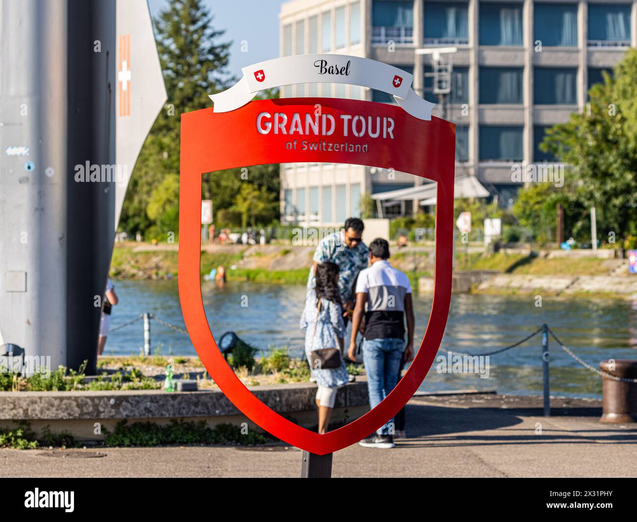Der Fotopunkt der Grand Tour of Switzerland bei Dreiländereck in Basel ...