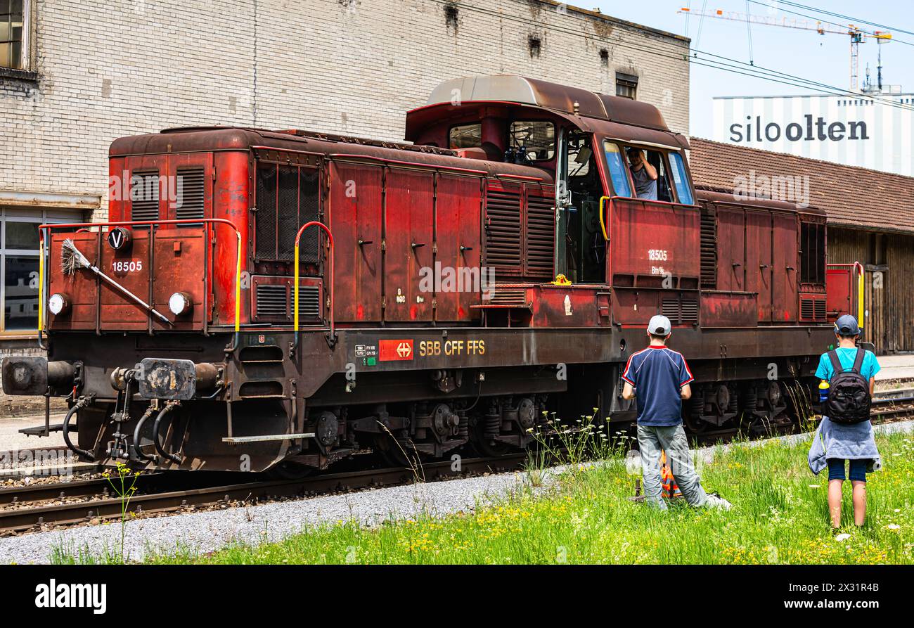 Eine SBB BM 6/6 befindet sich auf einer Fitnessfahrt vor dem SBB ...