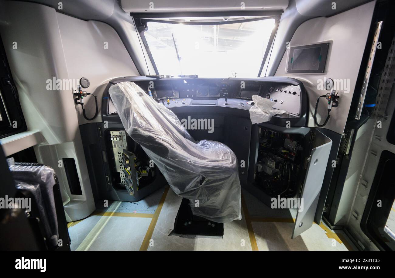 Train drivers cab view hi-res stock photography and images - Alamy