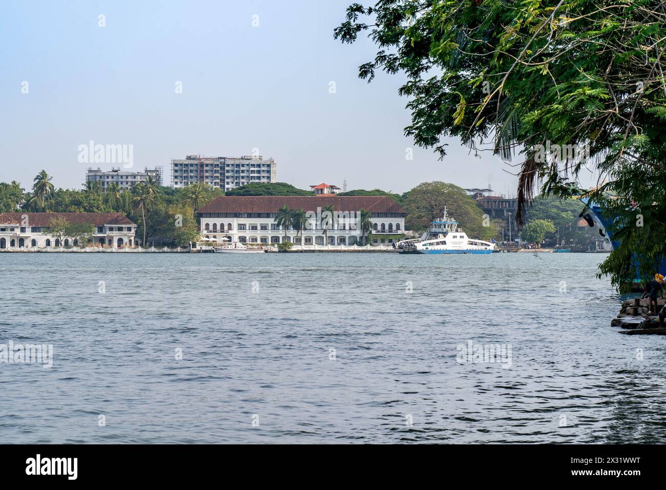 Ferry trips from Fort Kochi to Munambam fishing harbour on Vypeen ...