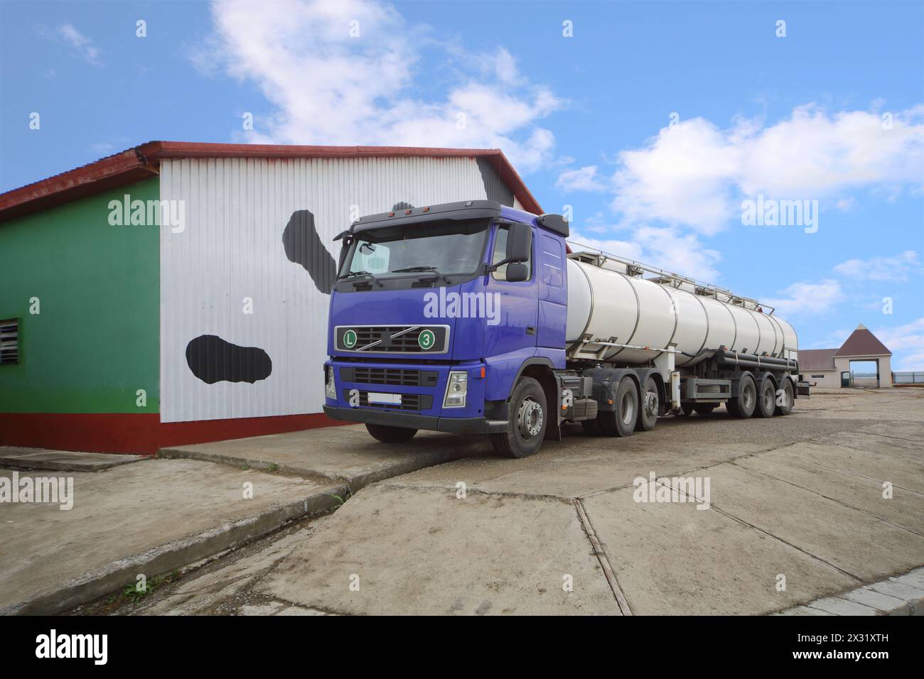 Truck loading food products hi-res stock photography and images - Alamy