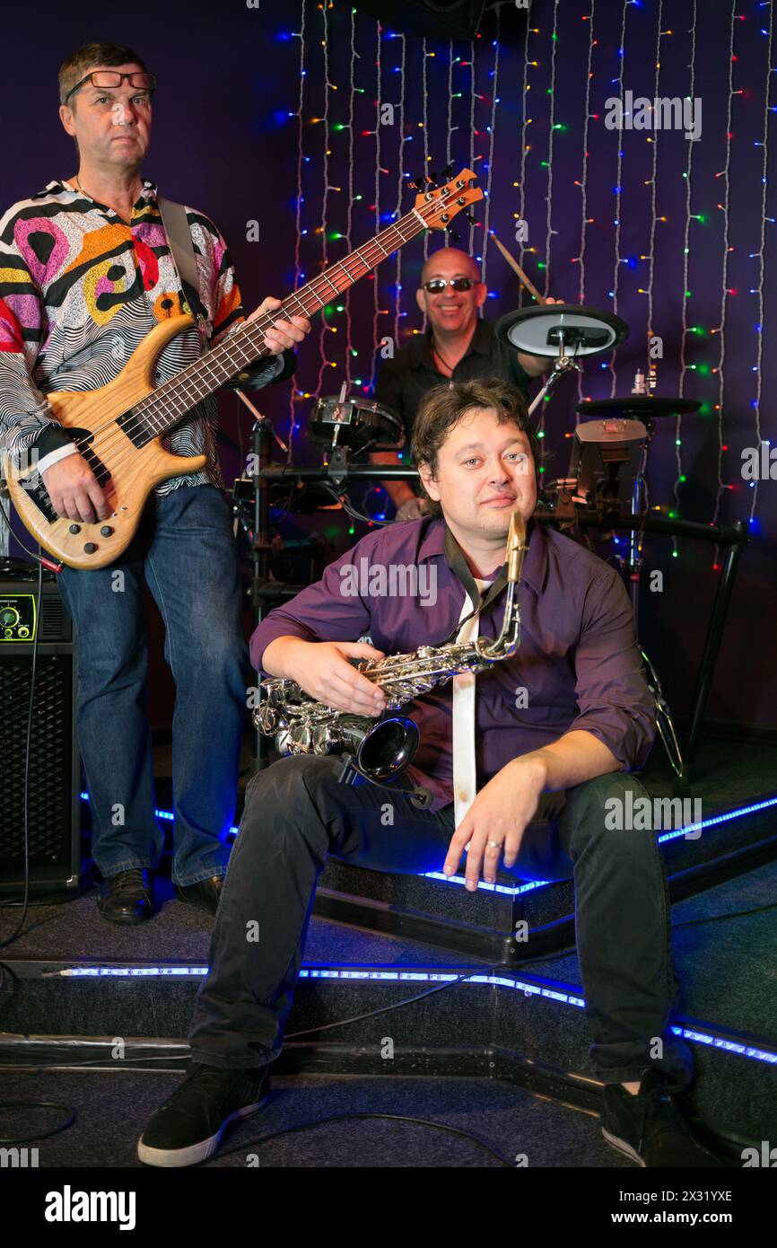 Men on stage hi-res stock photography and images - Alamy