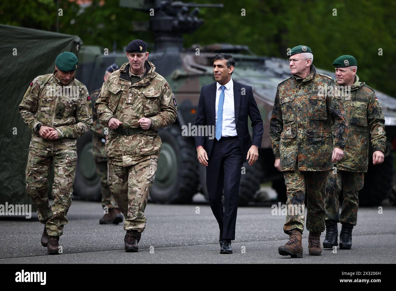 Prime Minister Rishi Sunak walks with German Lieutenant General Andre ...