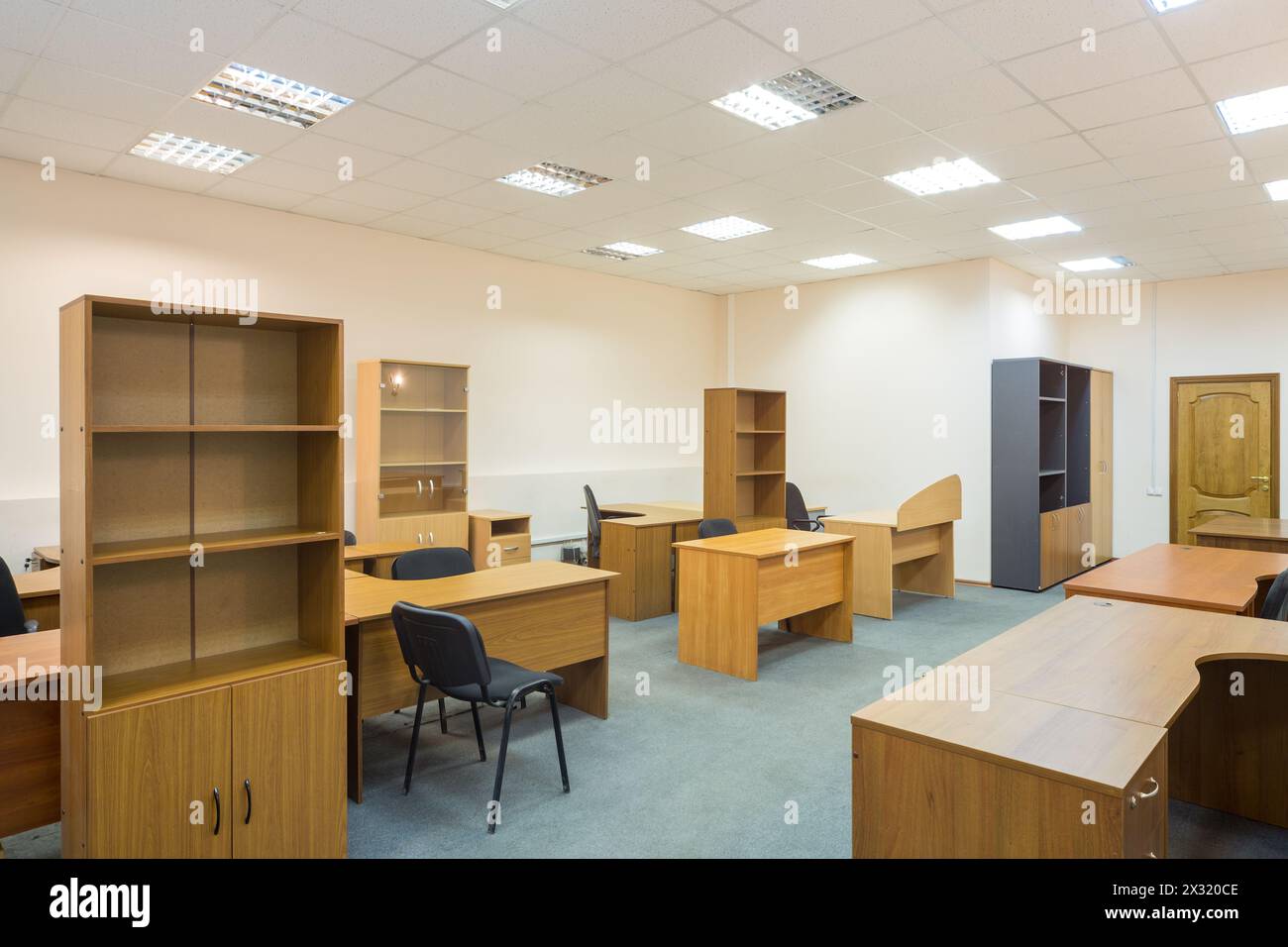 Office room with empty furniture Stock Photo - Alamy
