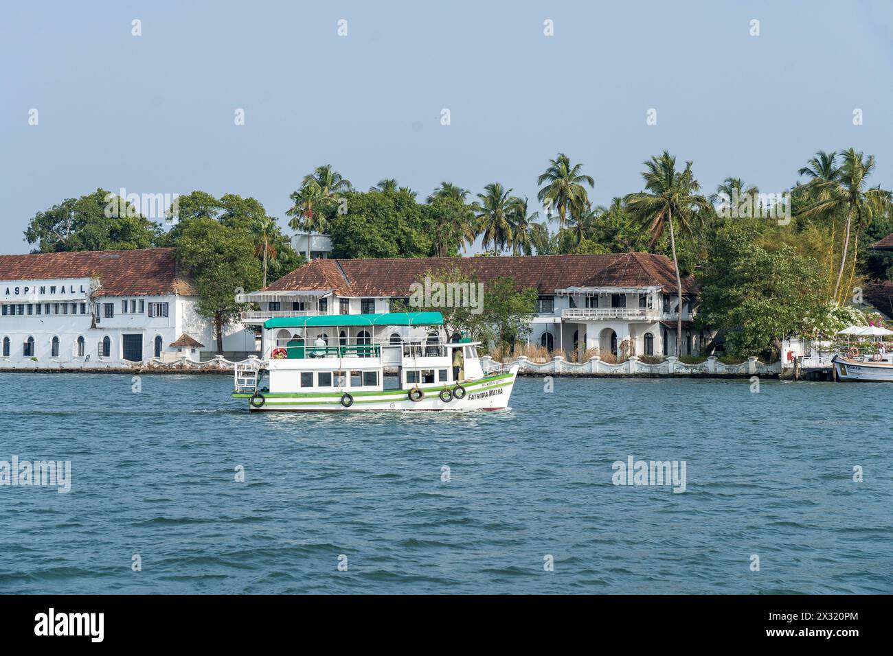 Ferry trips from Fort Kochi to Munambam fishing harbour on Vypeen ...