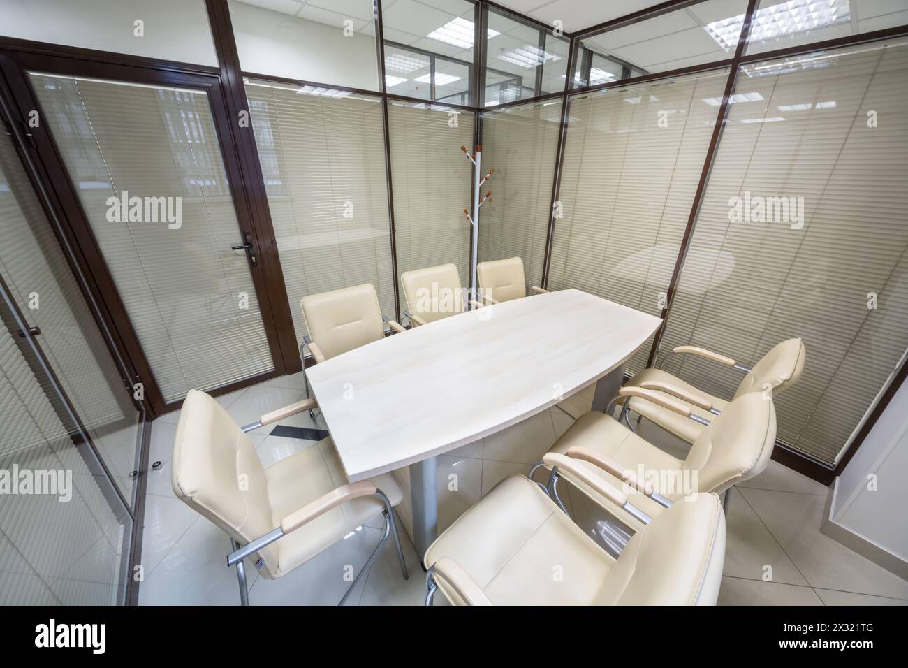 Empty small conference room table hi-res stock photography and images ...