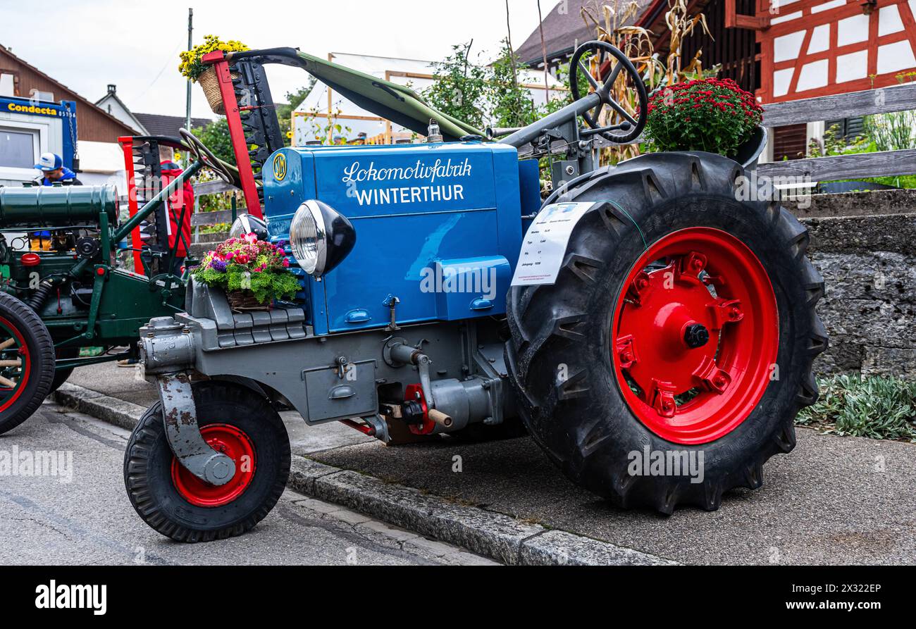 Ein Traktor der Schweizerischen Lokomotiv- und Maschinenfabrik mit dem ...