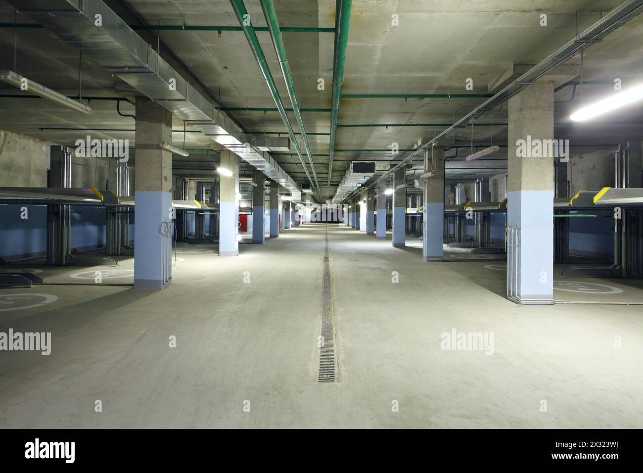 Two story car park hi-res stock photography and images - Alamy