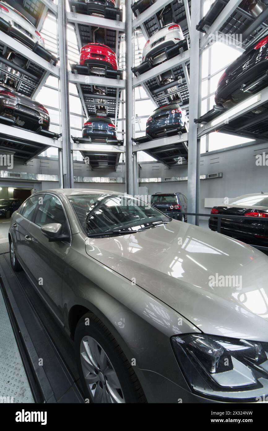 MOSCOW - JAN 11: Volkswagen Passat in the center of the multi-story ...