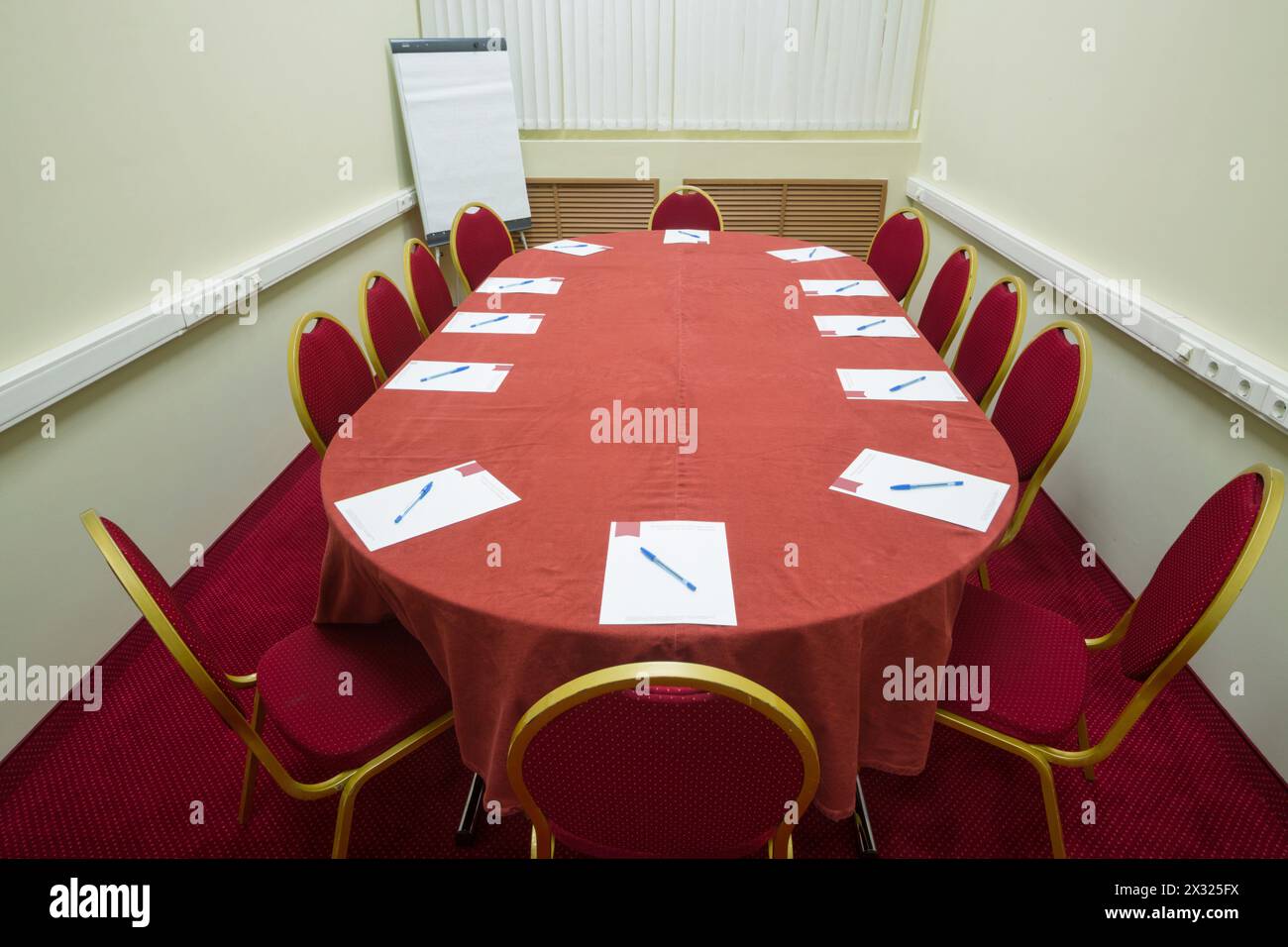 Empty conference room with a red carpet on the floor Stock Photo - Alamy