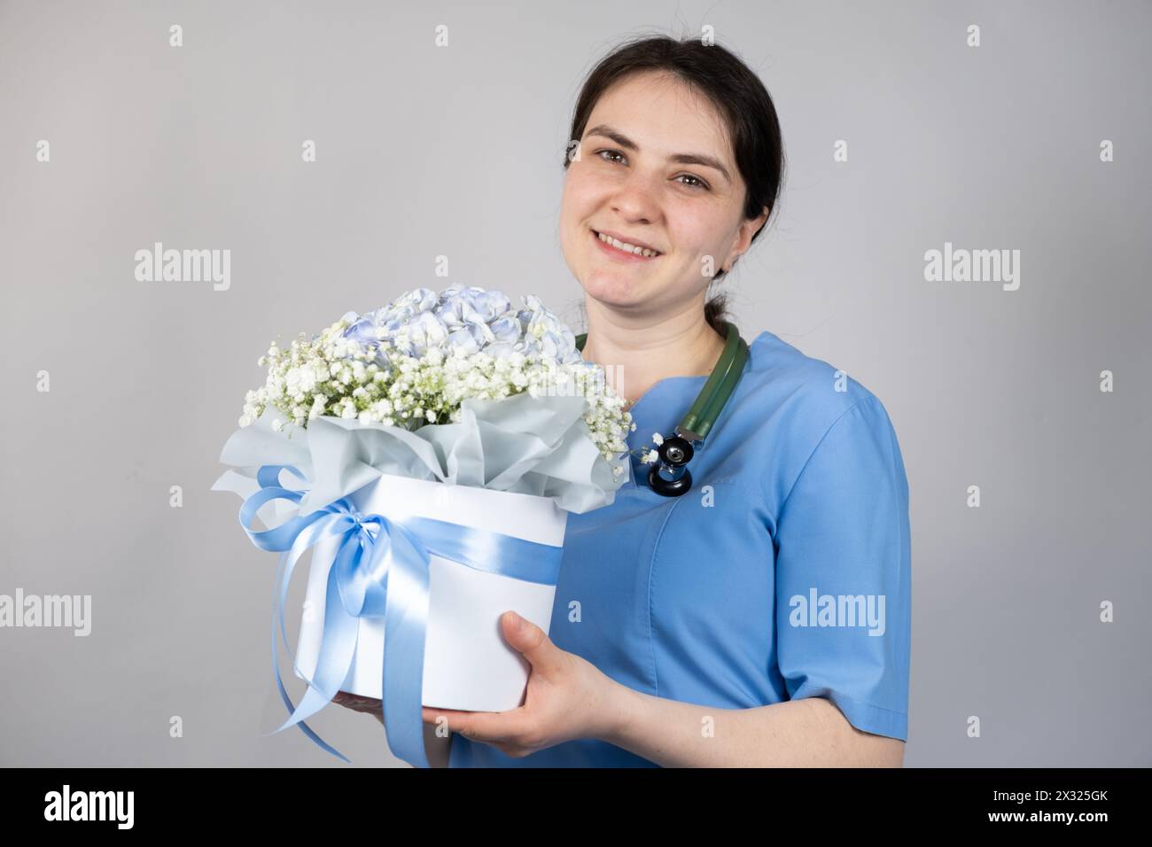 Doctor cardiologist therapist holds heart hi-res stock photography and ...