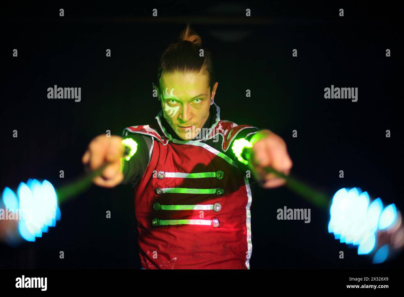 Man in samurai costume glow hi-res stock photography and images - Alamy